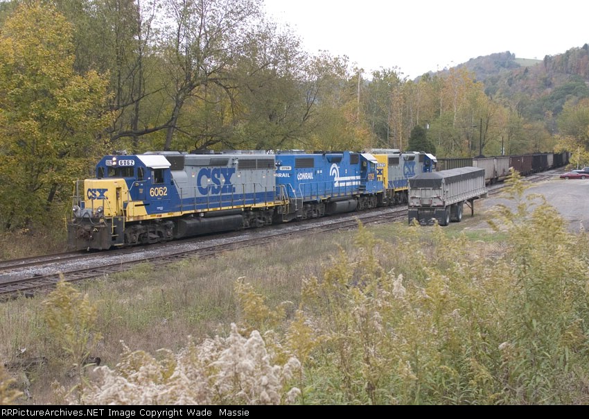 CSX 6062 loading